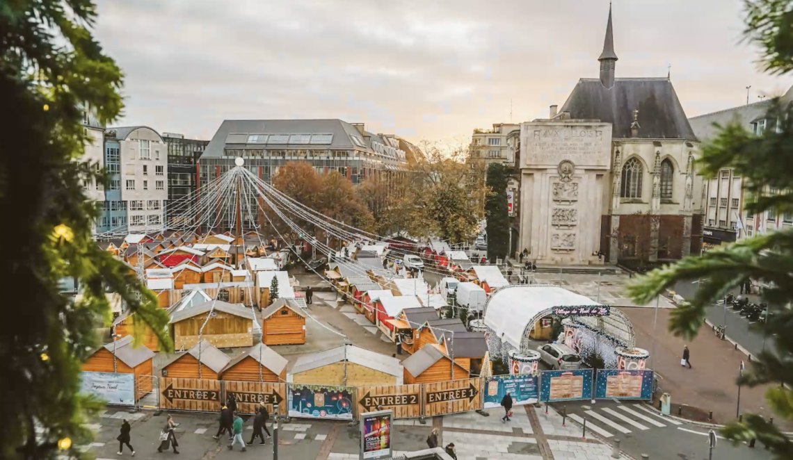 L’envers du décor : le montage du Marché de Noël de Lille – Village de ...